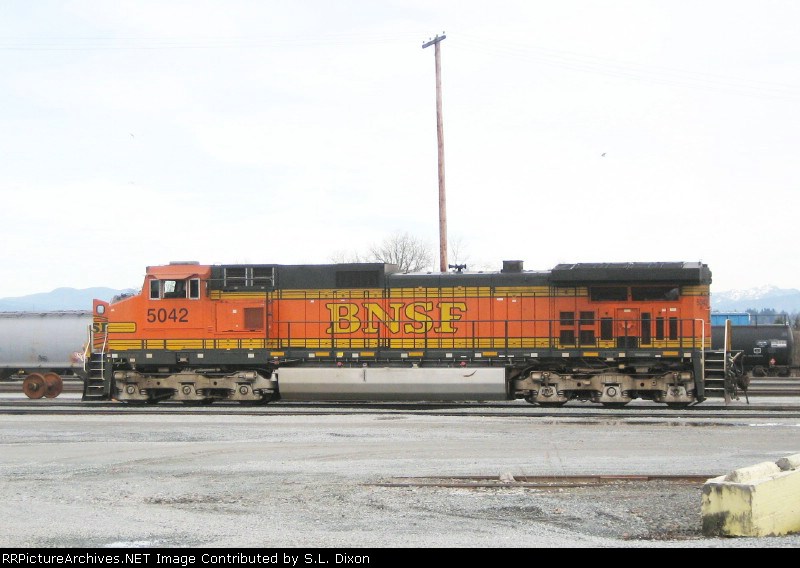 BNSF 5042 @ Delta Yard